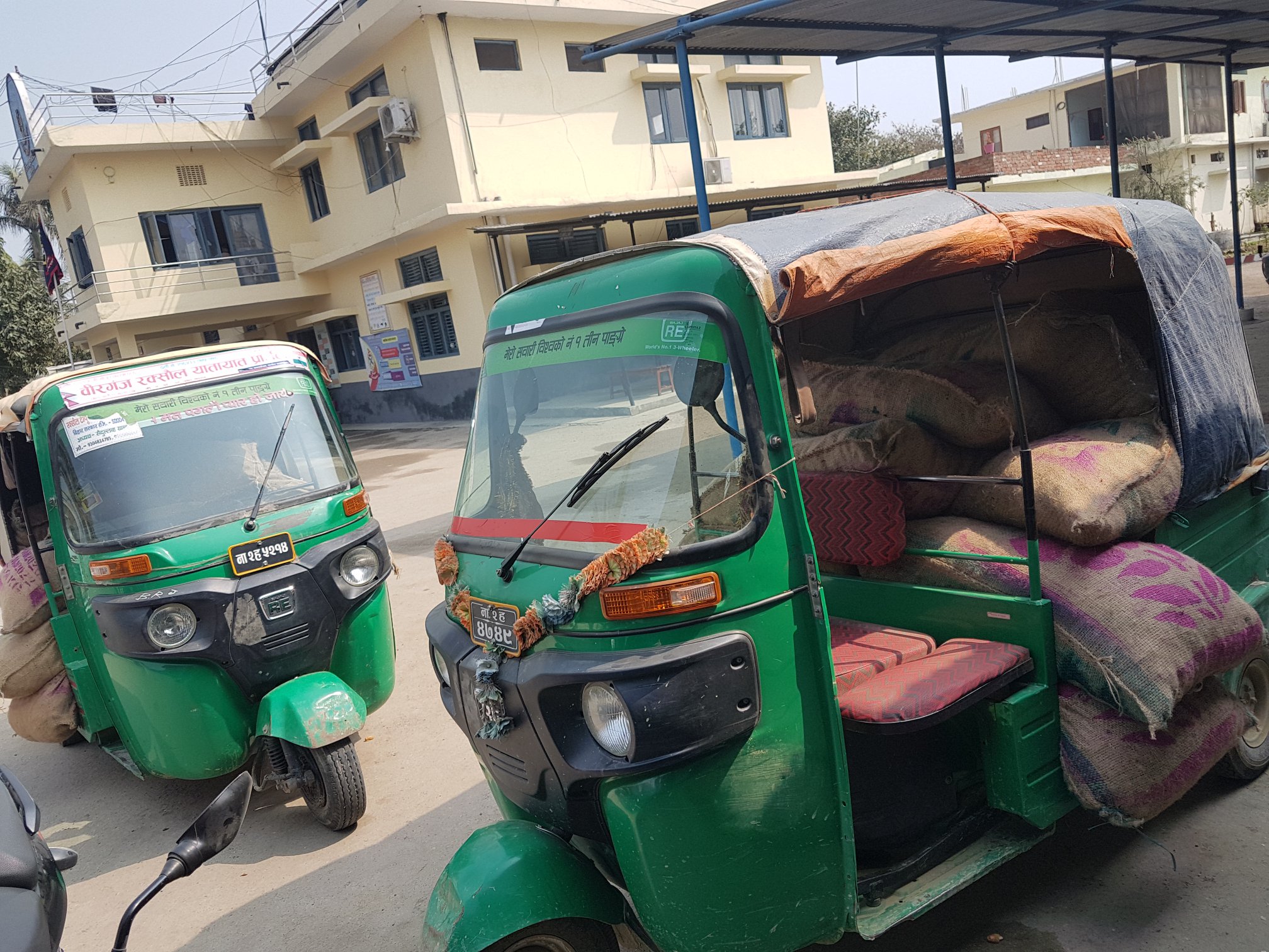 छोहडा सहित २ वटा अटो प्रहरी नियन्त्रणमा