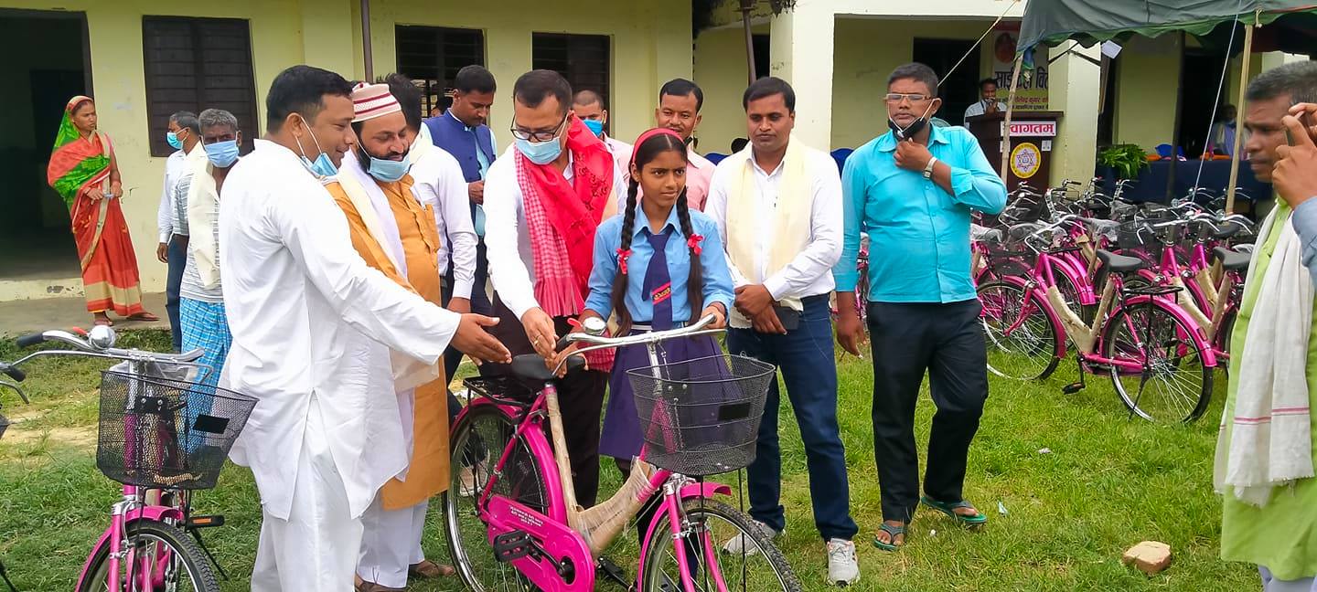 ने.रा.मा.वि. निचुटामा साईकल वितरण